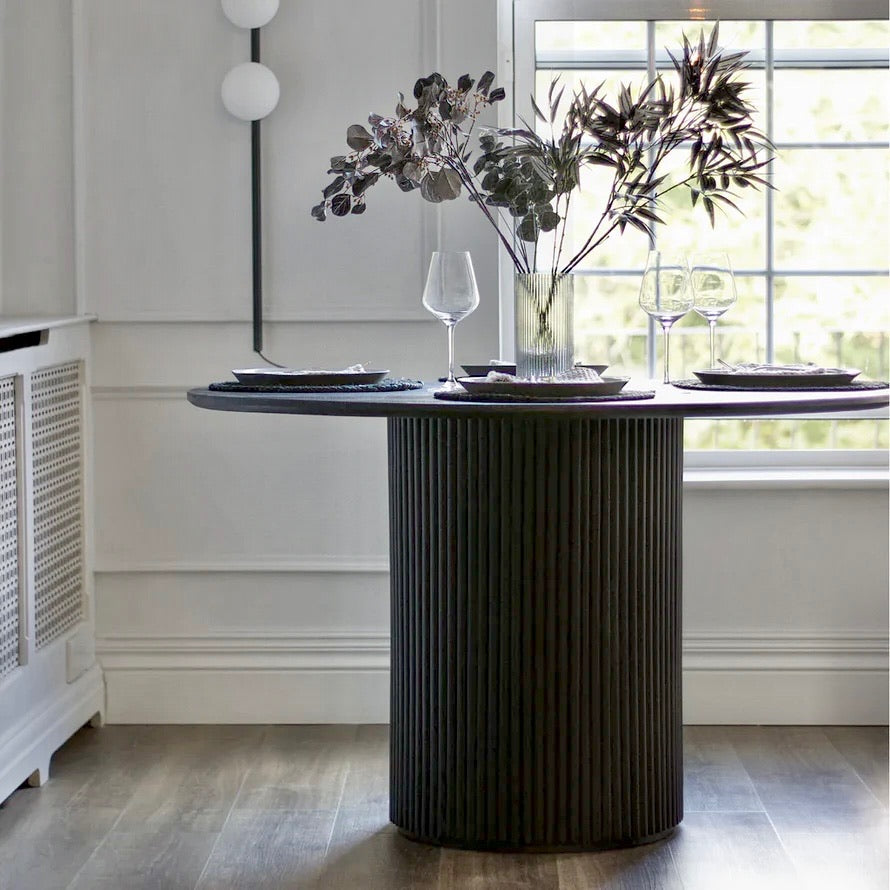 Grove Fluted Table 47" - Black – Luxe Decorum